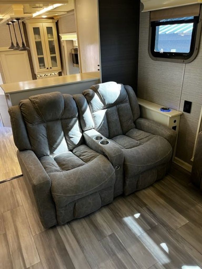 2022 Vanleigh Beacon 41FLB - National Vehicle