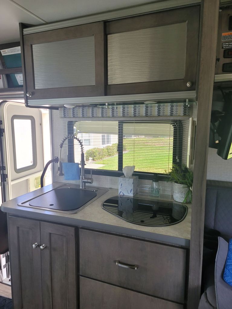 2018 Winnebago Fuse 23A - National Vehicle