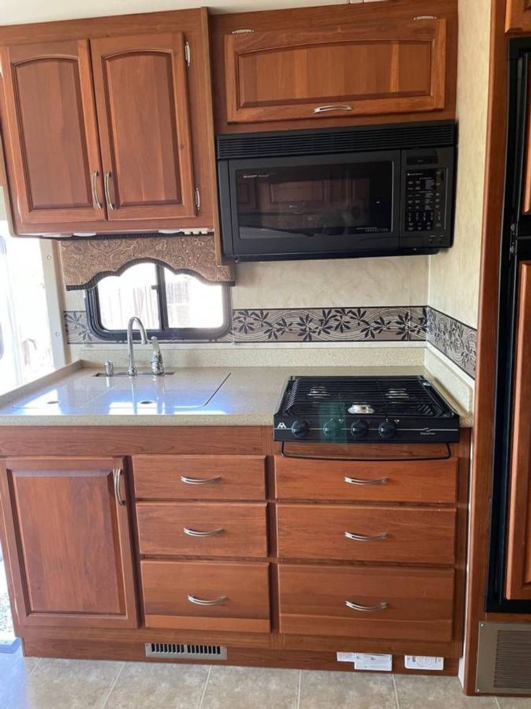 2009 Monaco Monarch 30SFS - National Vehicle