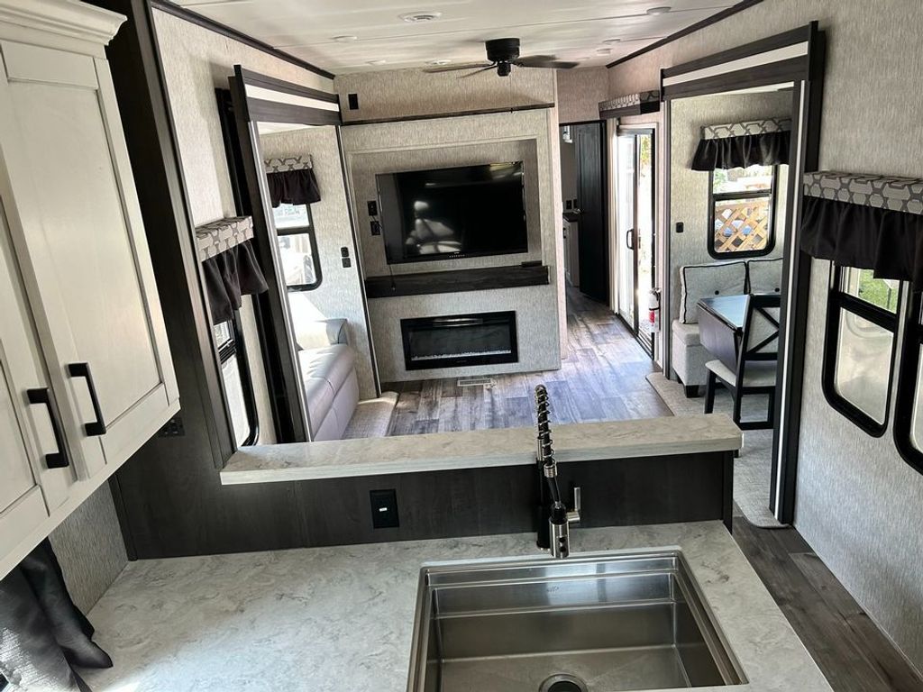 2022 Crossroads Hampton 380RKS - National Vehicle