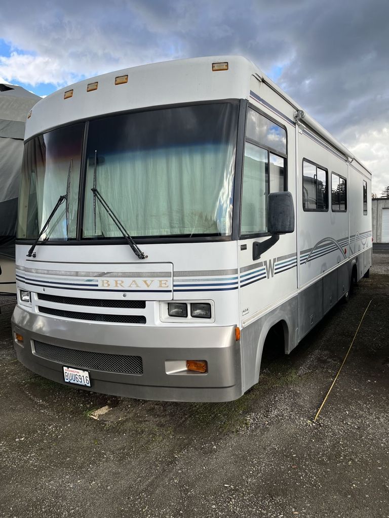 2000 Winnebago Brave 33V - National Vehicle