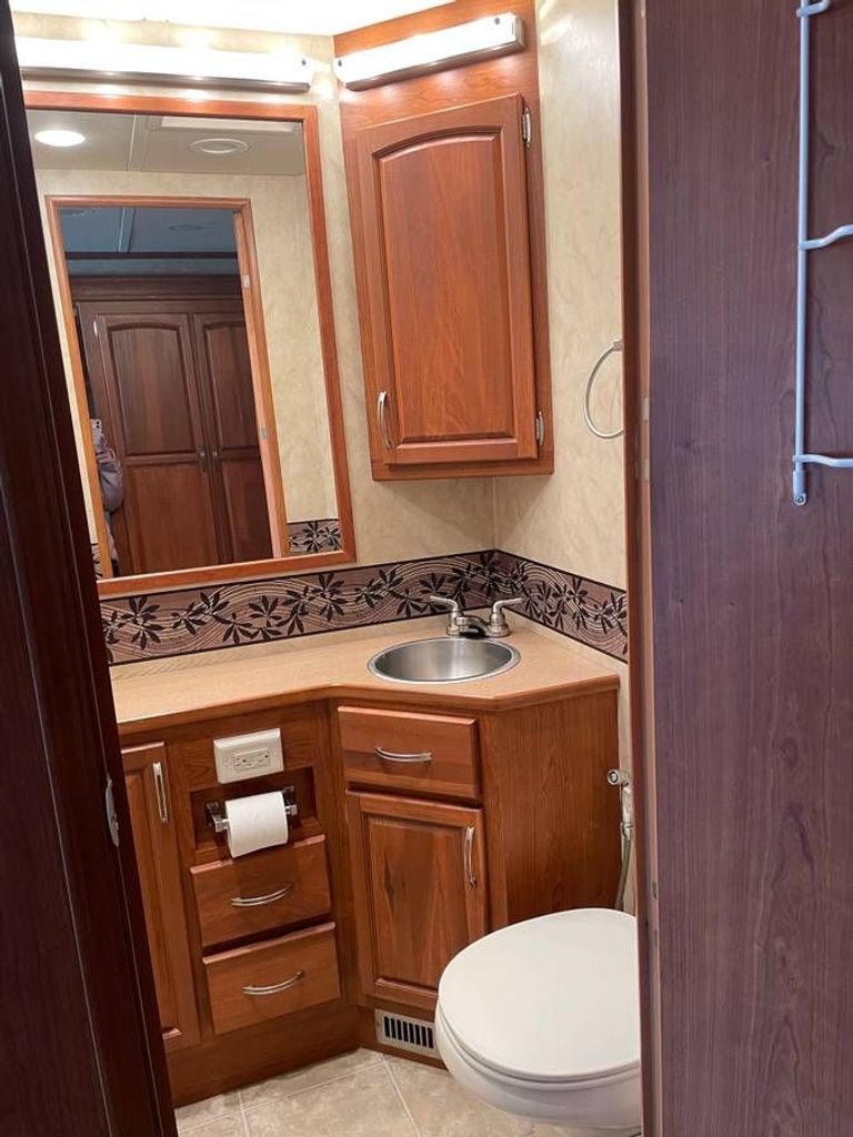 2009 Monaco Monarch 30SFS - National Vehicle