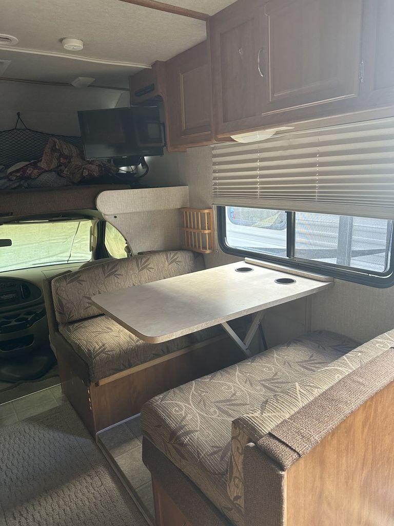 2008 Fleetwood Tioga 29V - National Vehicle