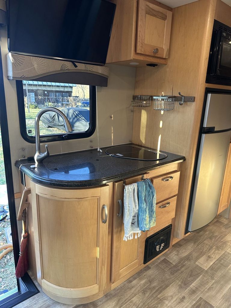 2016 Renegade Vienna 25VQRS - National Vehicle