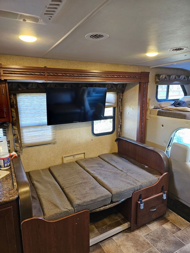 2016 Thor Motor Coach Chateau 28Z - National Vehicle