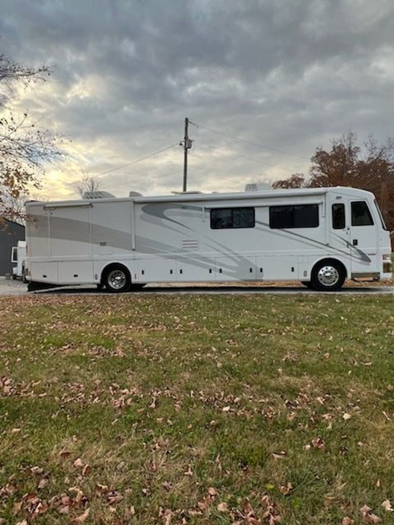2000 American Coach American Eagle 40EDS - National Vehicle