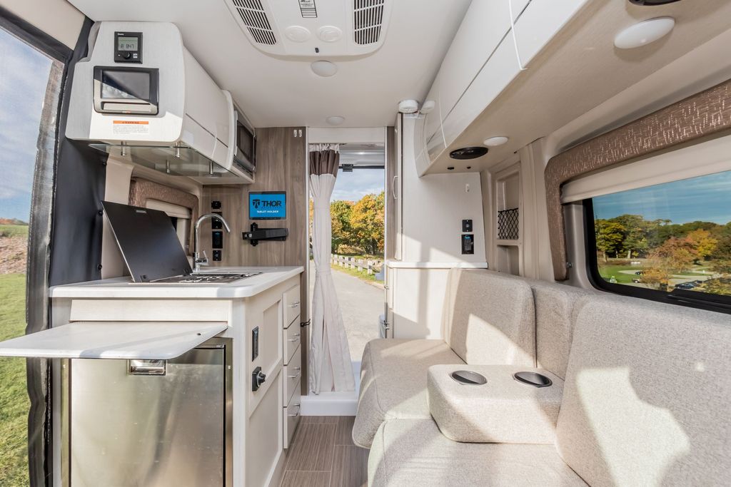 2022 Thor Motor Coach Rize 18M - National Vehicle