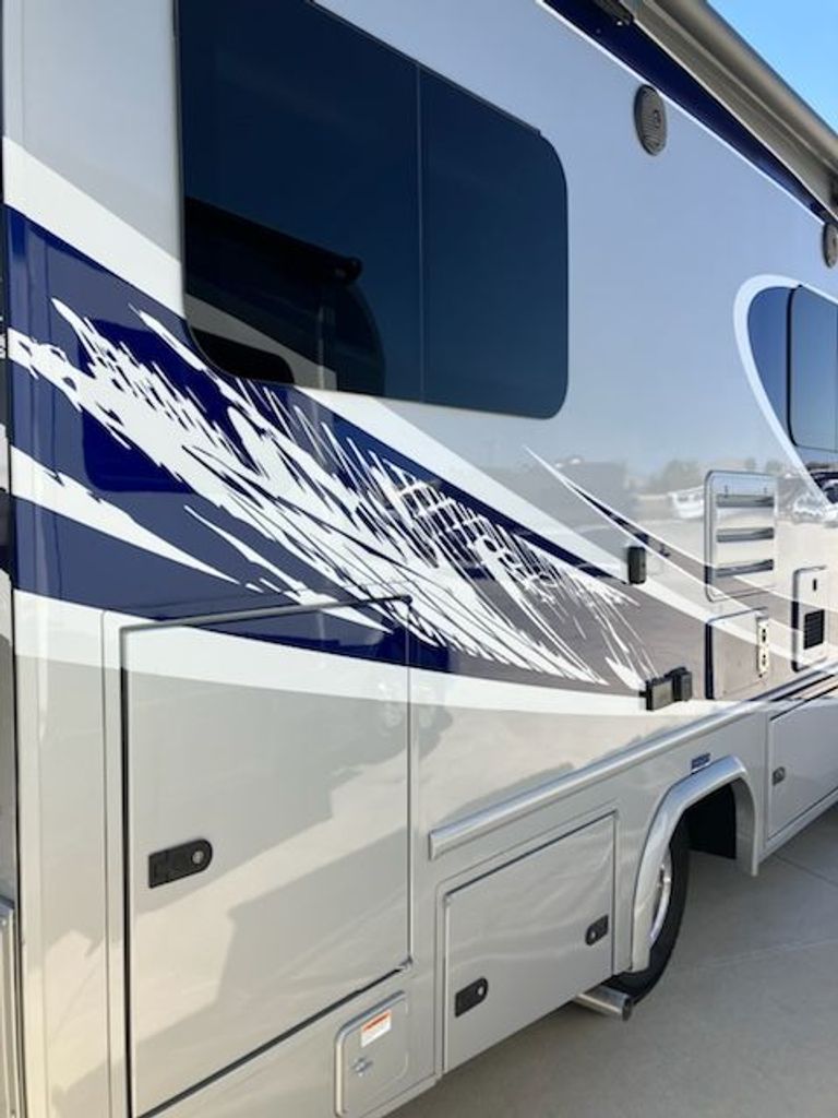 2022 Dynamax Isata 3 24RWM - National Vehicle