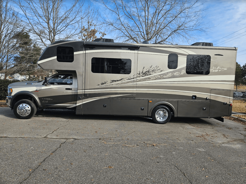 2021 Dynamax Isata 5 28SS 4X4 - National Vehicle