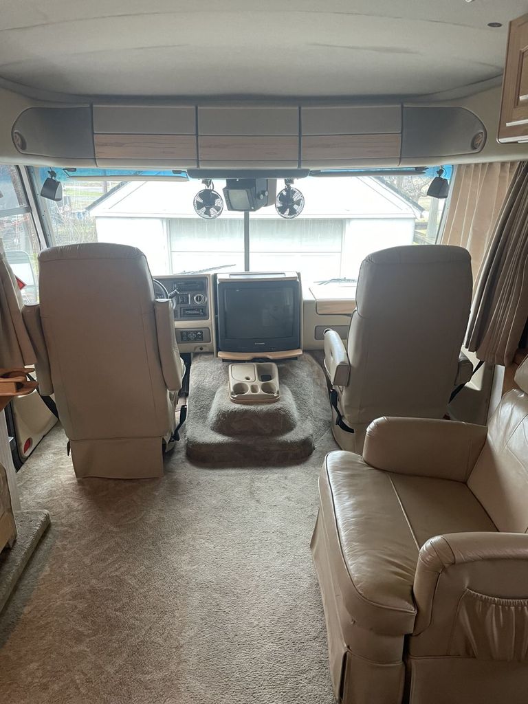 2000 Pace-Arrow Vision 36B - National Vehicle