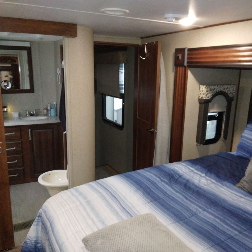 2018 Keystone Alpine 3651RL - National Vehicle