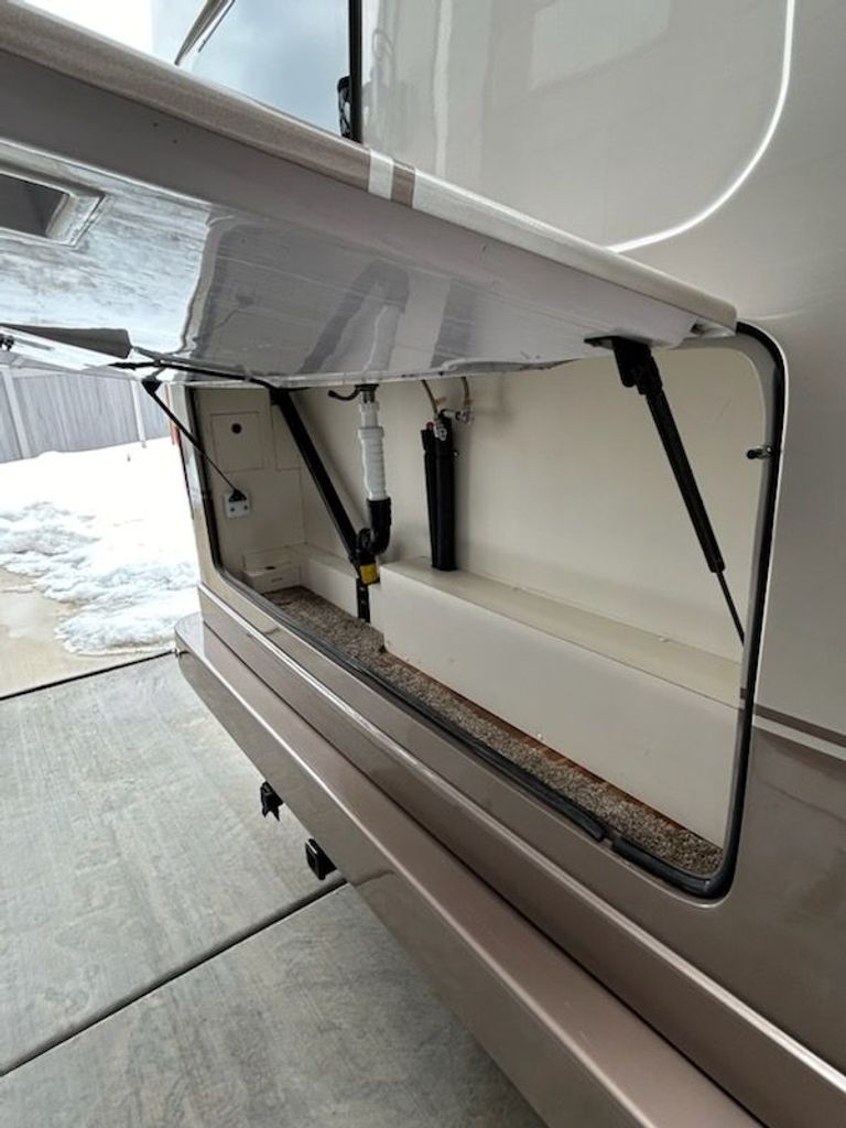 2015 Coach House Platinum II 241-XL - National Vehicle