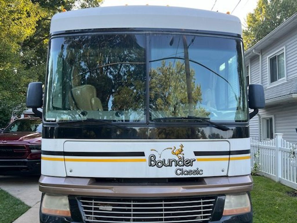 2010 Fleetwood Bounder Classic 35S - National Vehicle