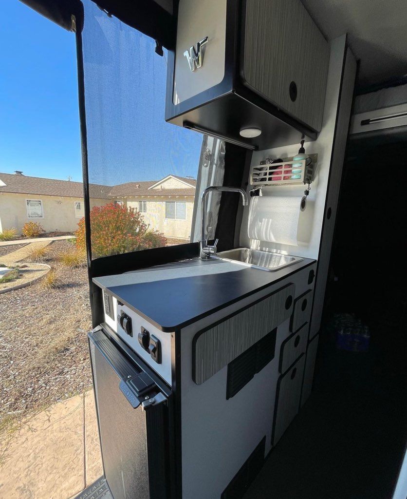 2022 Winnebago Revel 44E 4x4 - National Vehicle