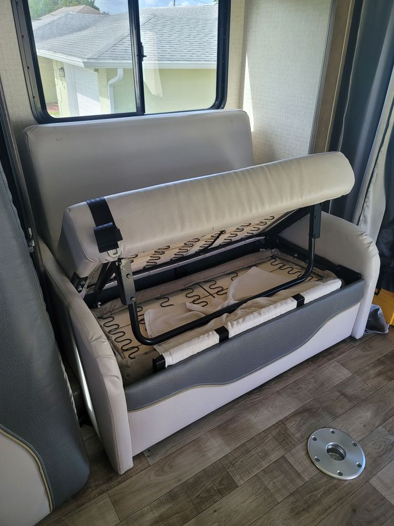 2018 Winnebago Fuse 23A - National Vehicle