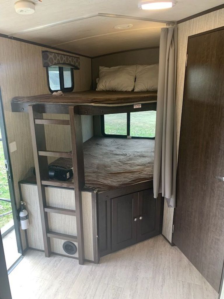 2019 Cruiser RV Shadow Cruiser 277BHS - National Vehicle