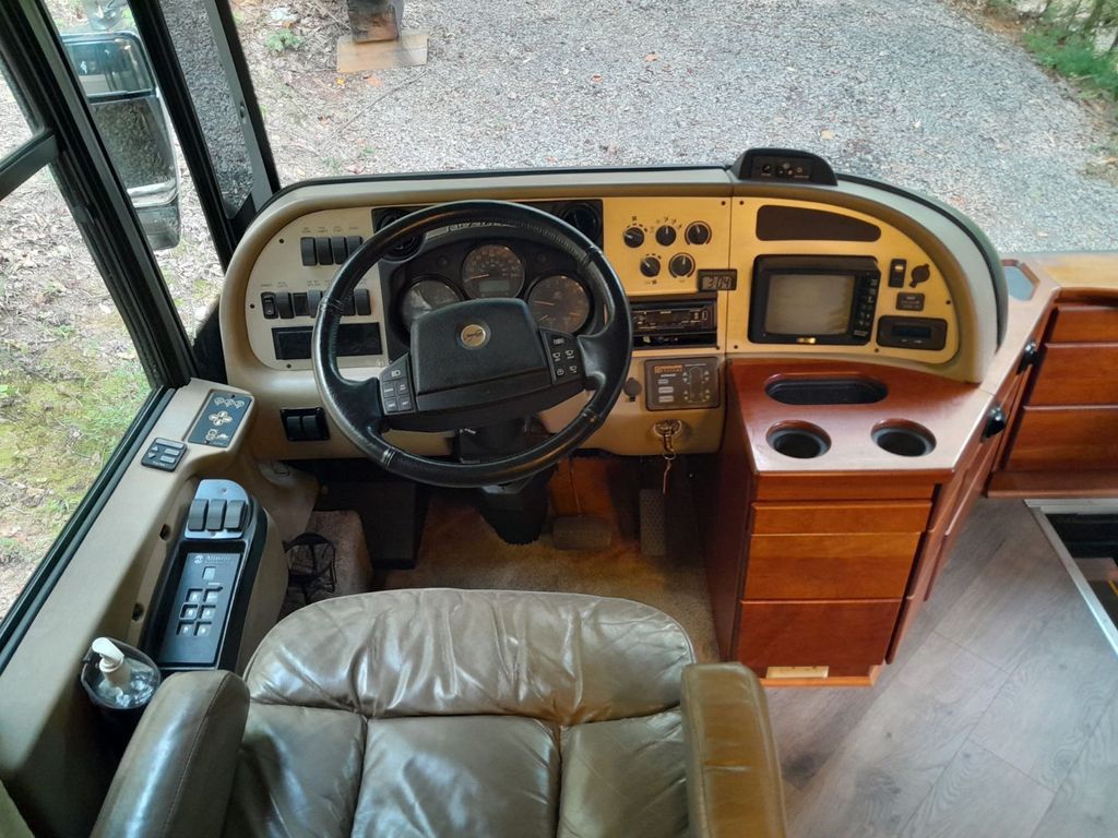 2005 American Coach American Tradition 40L - National Vehicle