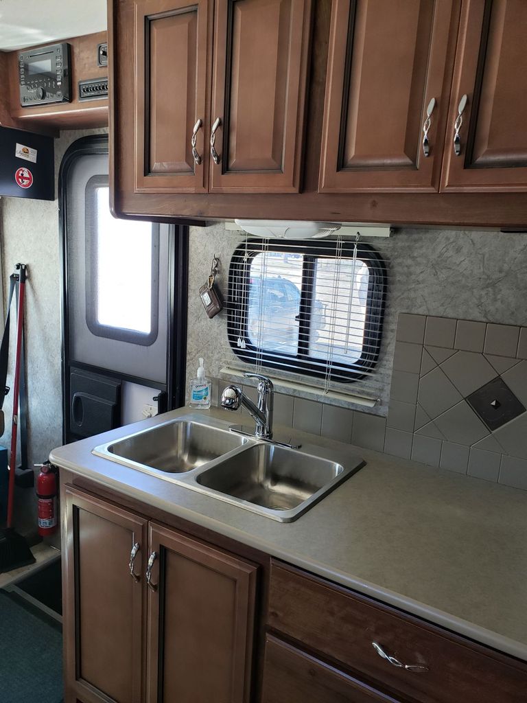 2014 Fleetwood Storm 28F - National Vehicle