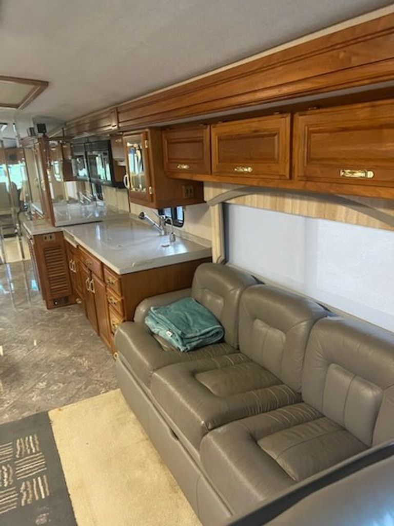 2000 American Coach American Eagle 40EDS - National Vehicle