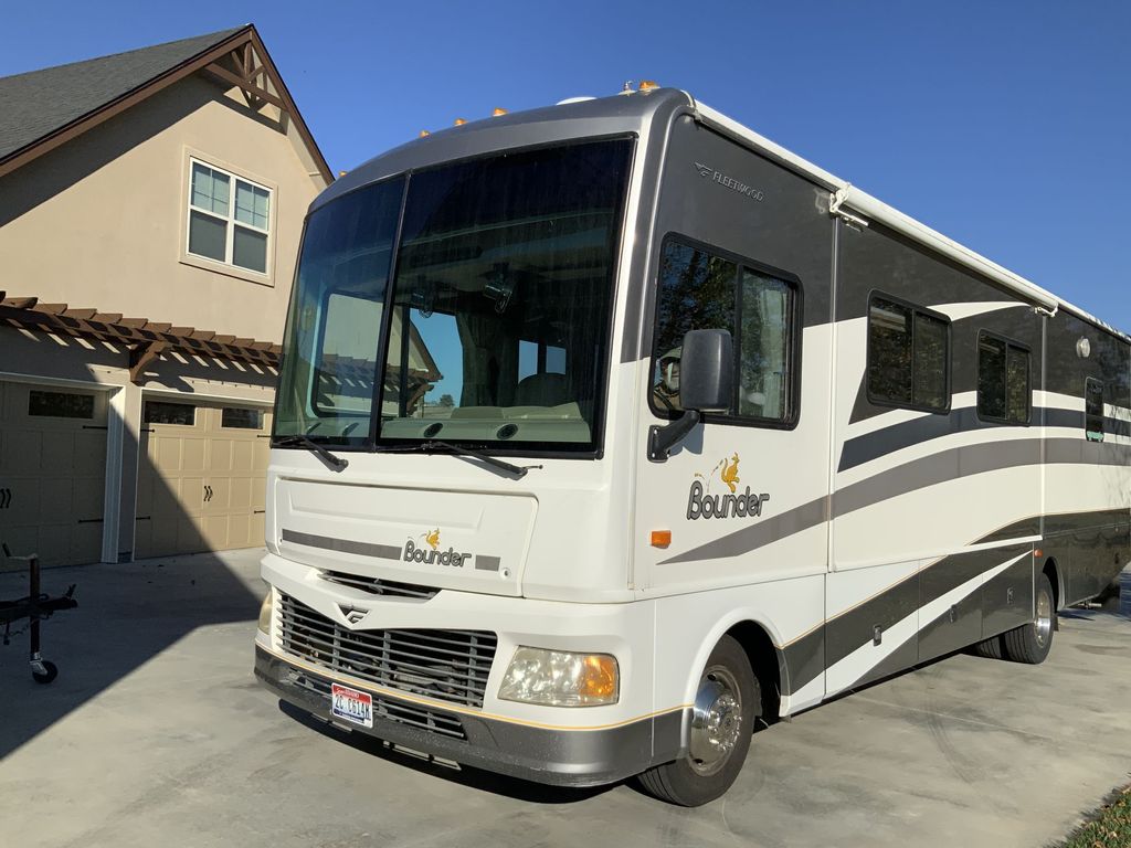 2006 Fleetwood Bounder 32W - National Vehicle