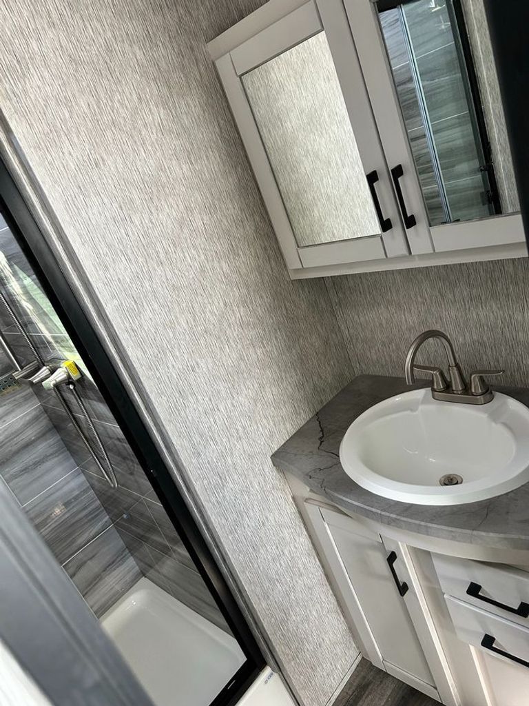 2022 Crossroads Hampton 380RKS - National Vehicle