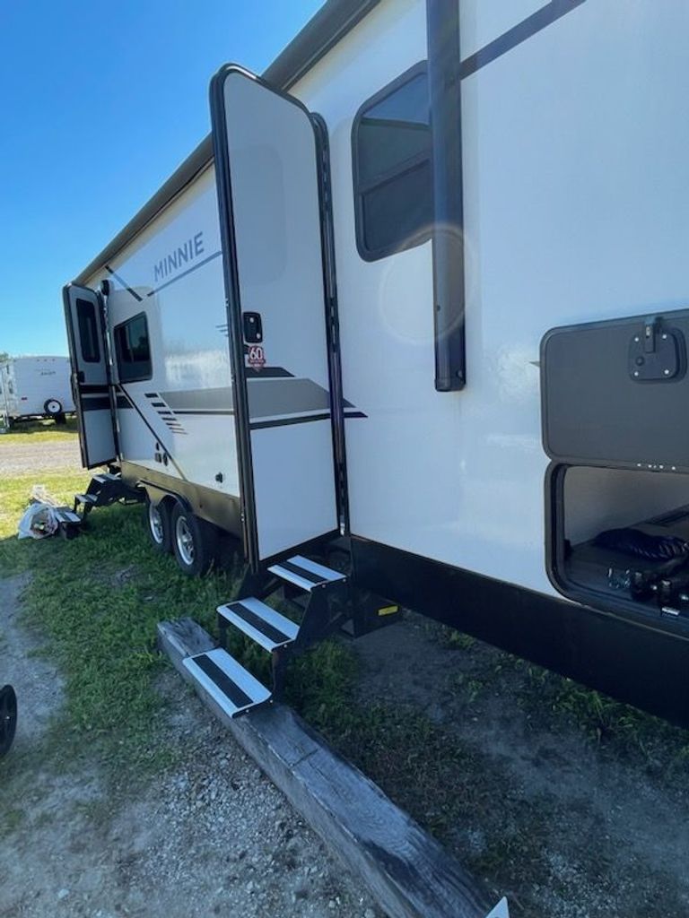 2022 Winnebago Minnie 2529RG - National Vehicle