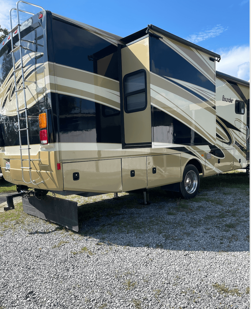 2011 Fleetwood Bounder 35H - National Vehicle