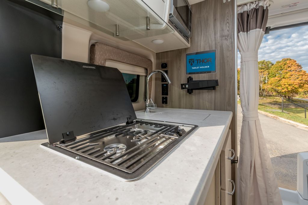 2022 Thor Motor Coach Rize 18M - National Vehicle