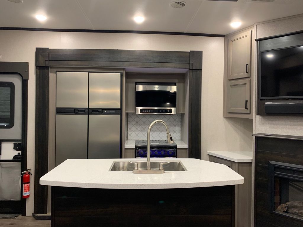 2021 Highland Ridge Mesa Ridge XLT 364BHS - National Vehicle