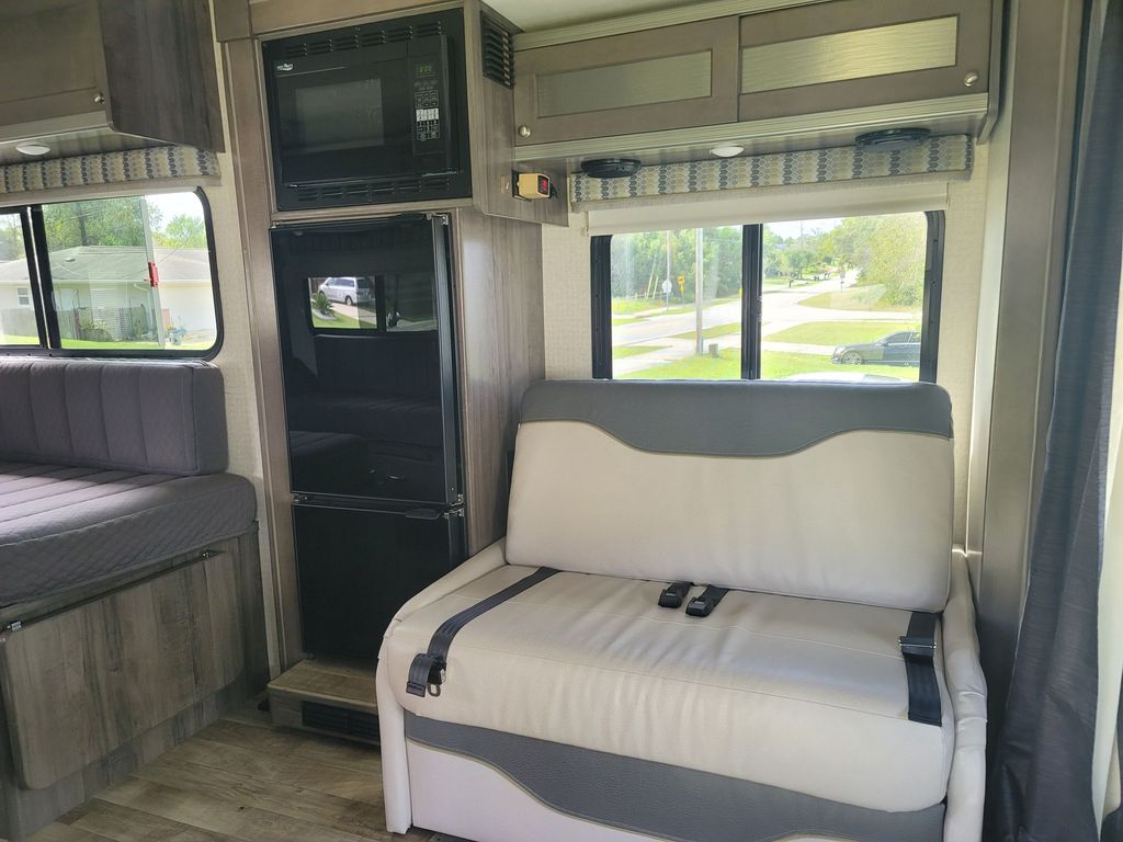 2018 Winnebago Fuse 23A - National Vehicle