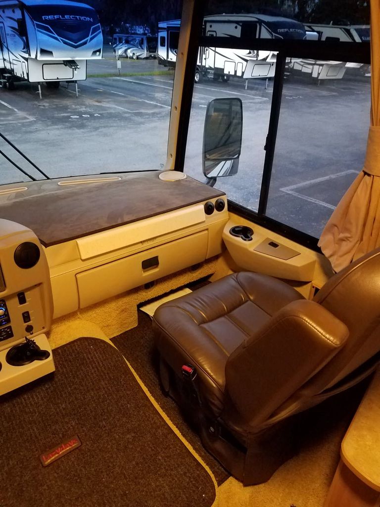 2008 Winnebago Voyage 32H - National Vehicle