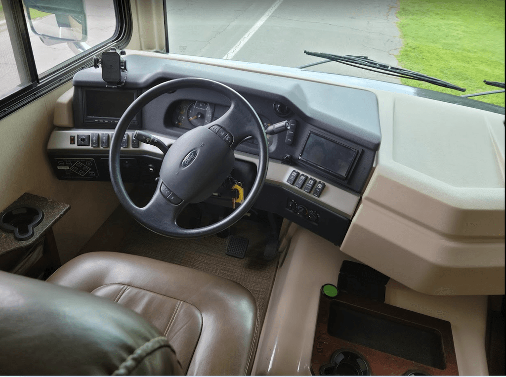 2018 Fleetwood Bounder 35P - National Vehicle