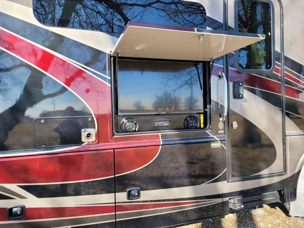 2020 Fleetwood Bounder 33C - National Vehicle