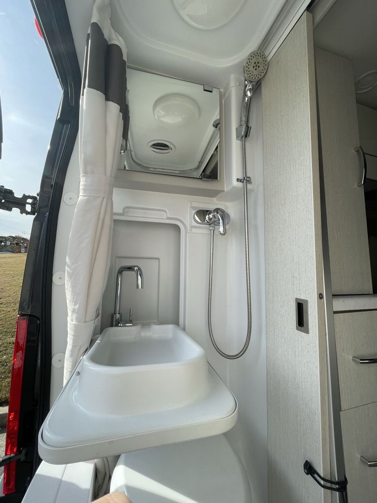 2022 Thor Motor Coach Rize 18M - National Vehicle