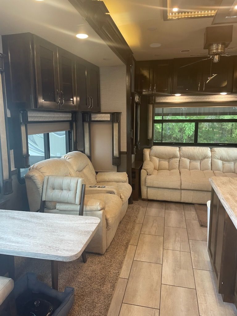 2020 Vanleigh Beacon 39FBB - National Vehicle