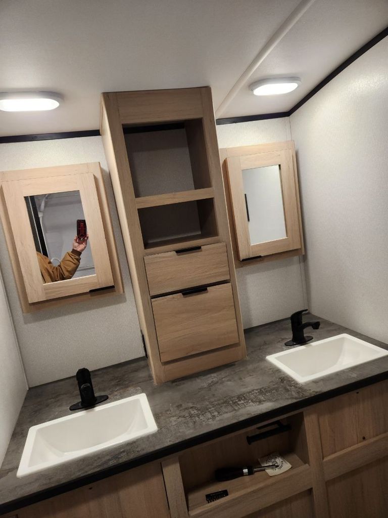 2021 Cruiser RV Radiance Ultra Lite 26 KB - National Vehicle