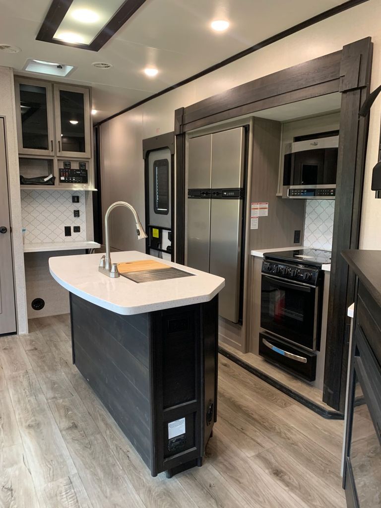 2021 Highland Ridge Mesa Ridge XLT 364BHS - National Vehicle