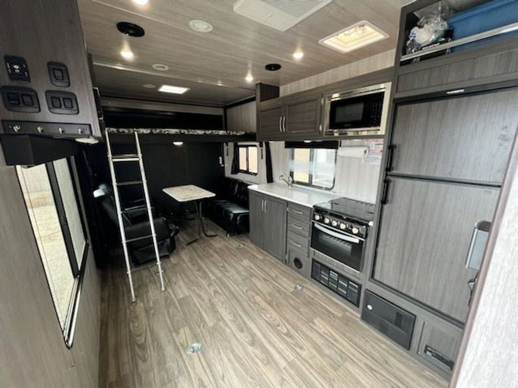 2021 Genesis Supreme Wanderer 26FSWL - National Vehicle