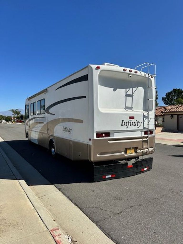2002 Four Winds Infinity 32R - National Vehicle
