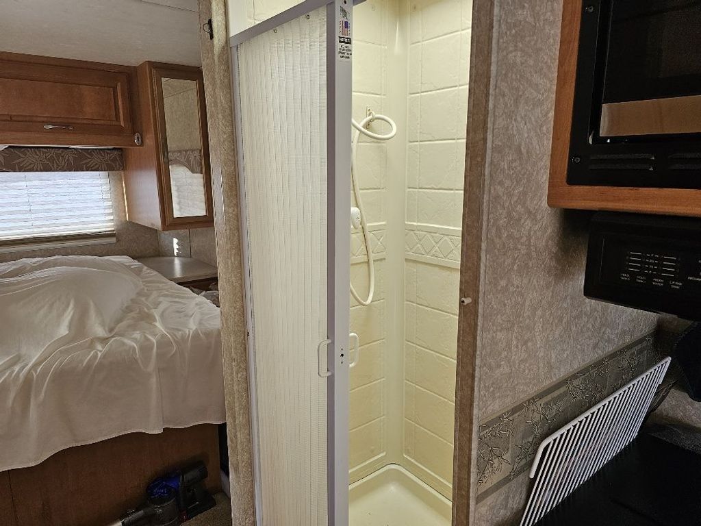 2008 Four Winds 5000 28A - National Vehicle