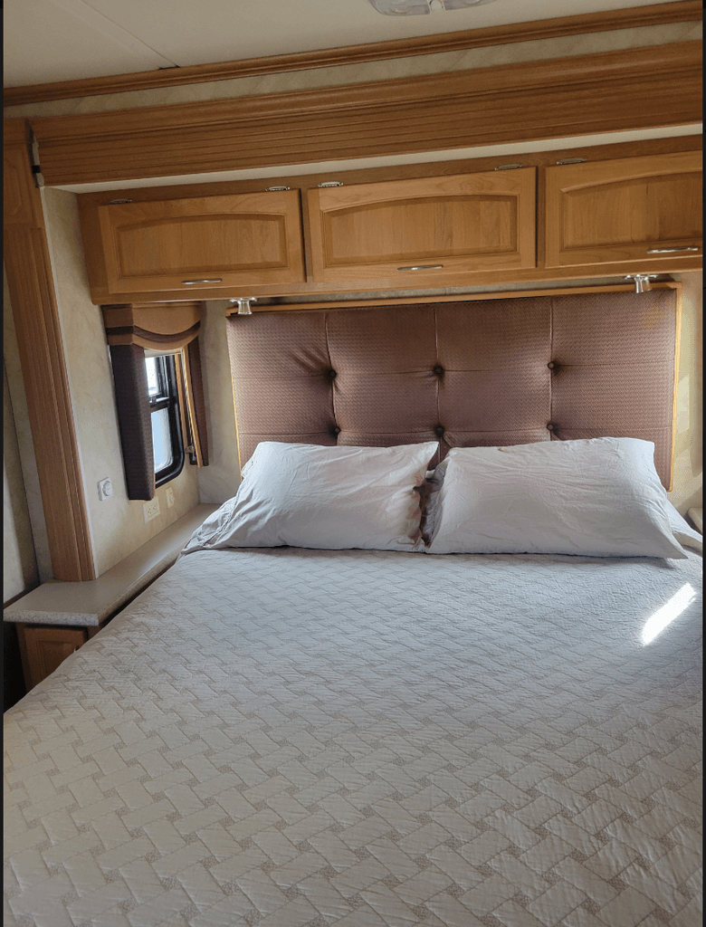 2008 Monaco Cayman XL 37PDQ - National Vehicle