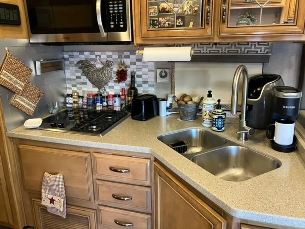 2018 Thor Motor Coach Quantum 31WS - National Vehicle