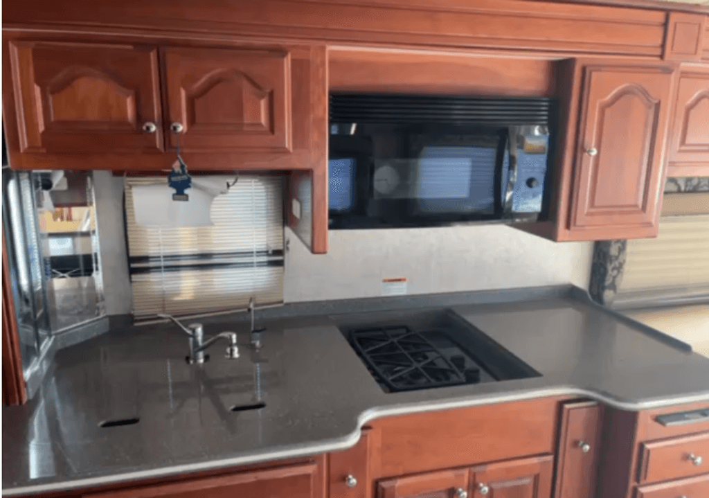 2003 Fleetwood American Dream 40W - National Vehicle