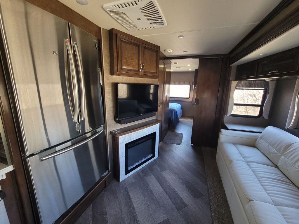 2020 Fleetwood Bounder 33C - National Vehicle