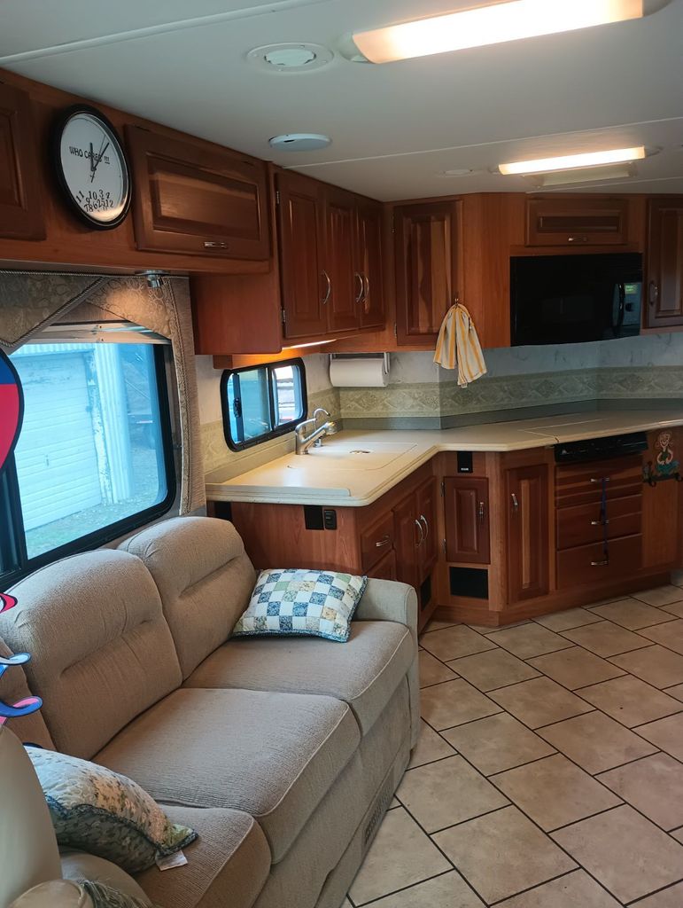 2006 National RV Tropi-Cal T330 - National Vehicle