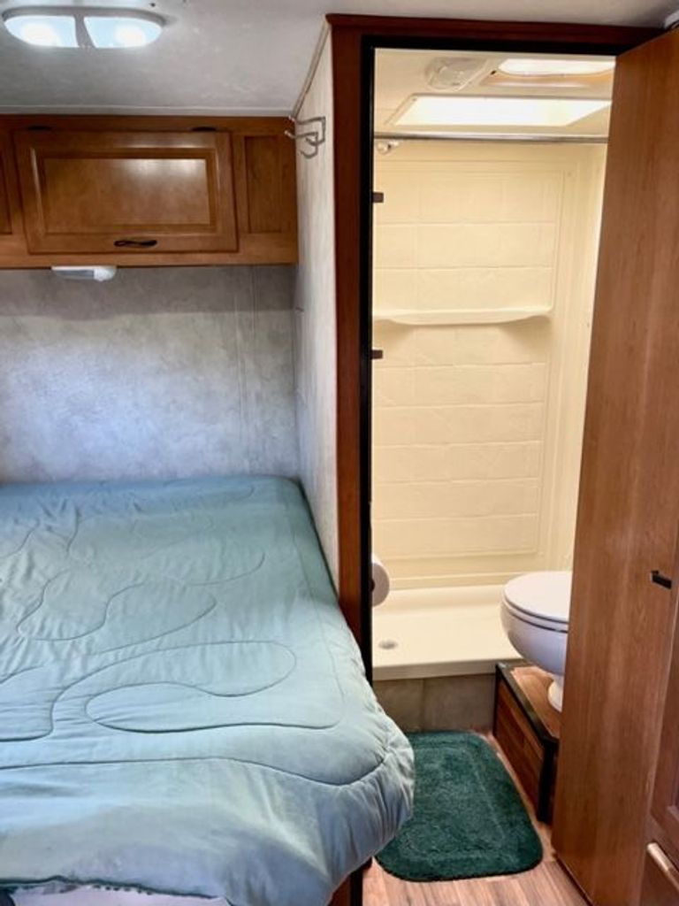 2013 Thor Motor Coach Majestic 23A - National Vehicle