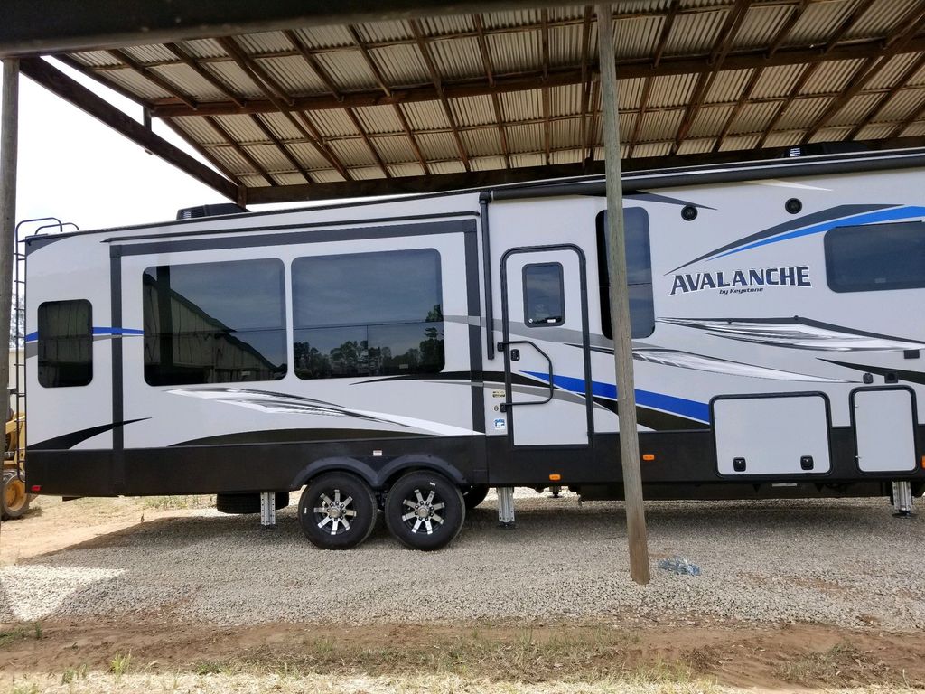 2020 Keystone Avalanche 320RS - National Vehicle