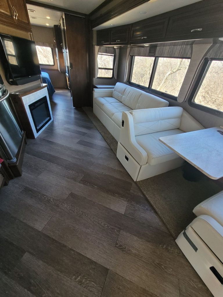 2020 Fleetwood Bounder 33C - National Vehicle