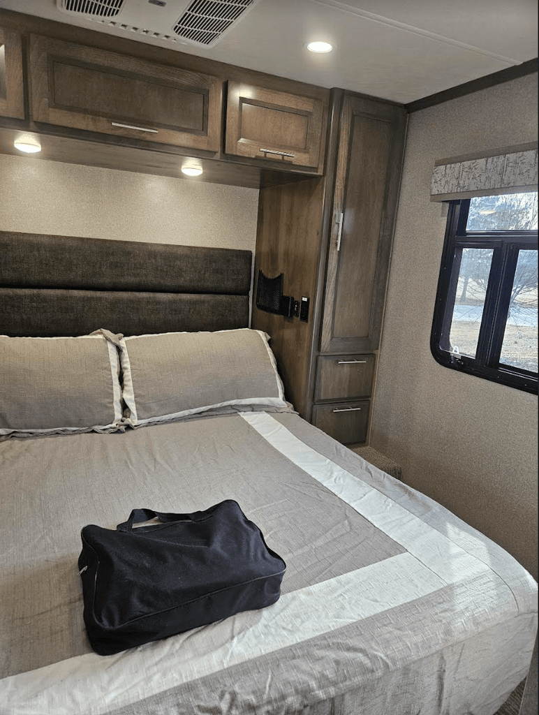 2021 Dynamax Isata 5 28SS 4X4 - National Vehicle