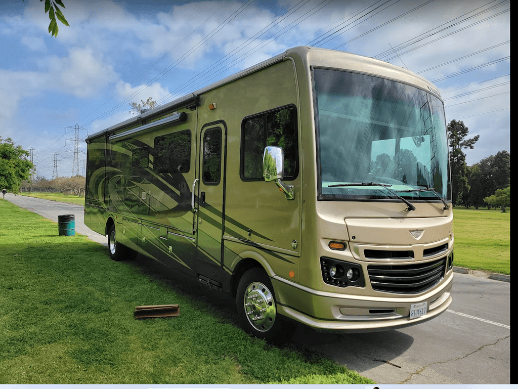2018 Fleetwood Bounder 35P - National Vehicle